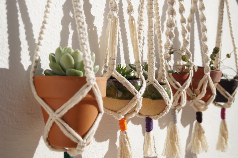 Maceteros colgantes de macramé para tu jungla urbana - EL BLOG DE LA TABLA