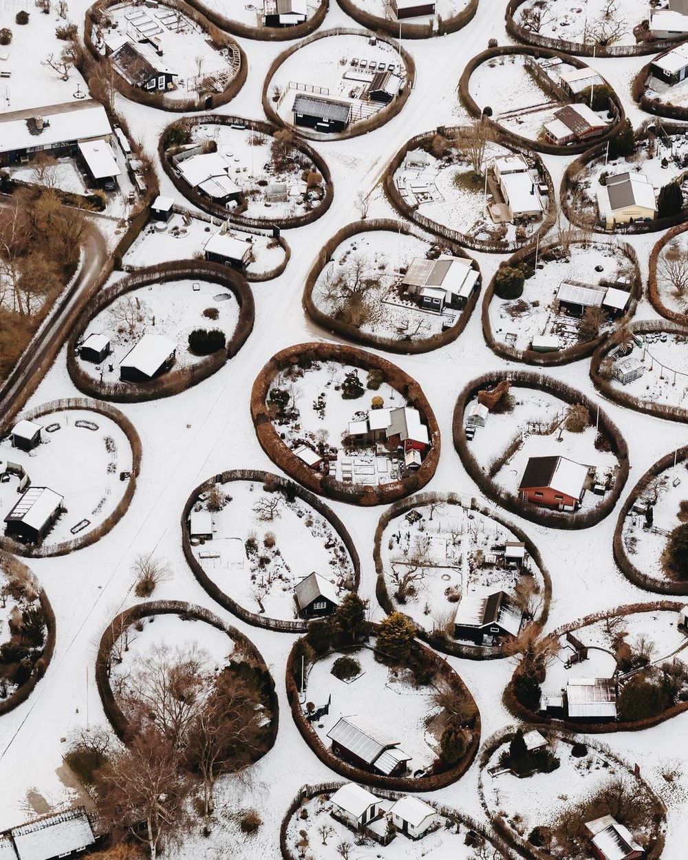 Los jardines circulares (que son ovalados) de Naerum, Copenhague - EL ...