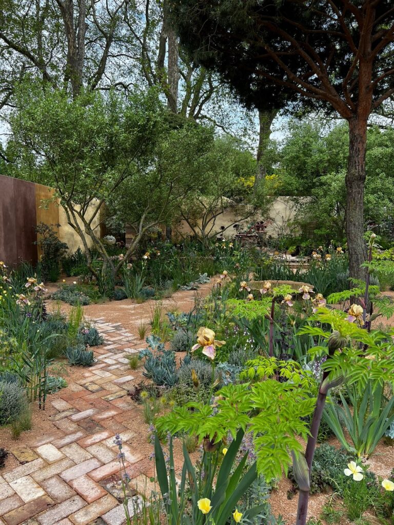 Sostenibilidad, artesanía e Iris 'Benton': el jardín de Sarah Price en ...
