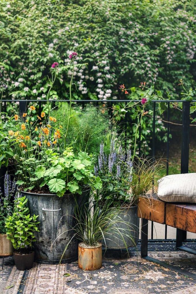 Precioso jardín rústico y naturalista que cabe en un balcón - EL BLOG ...